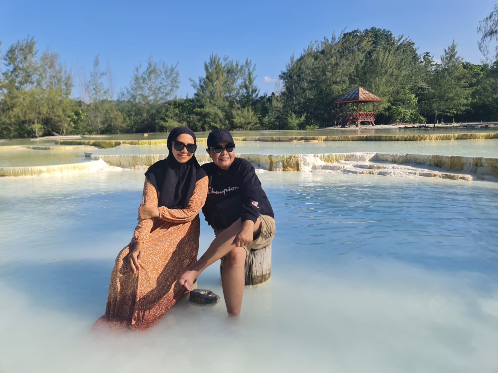 Menikmati Petualangan Hangat di Permandian Air Panas Wawolesea